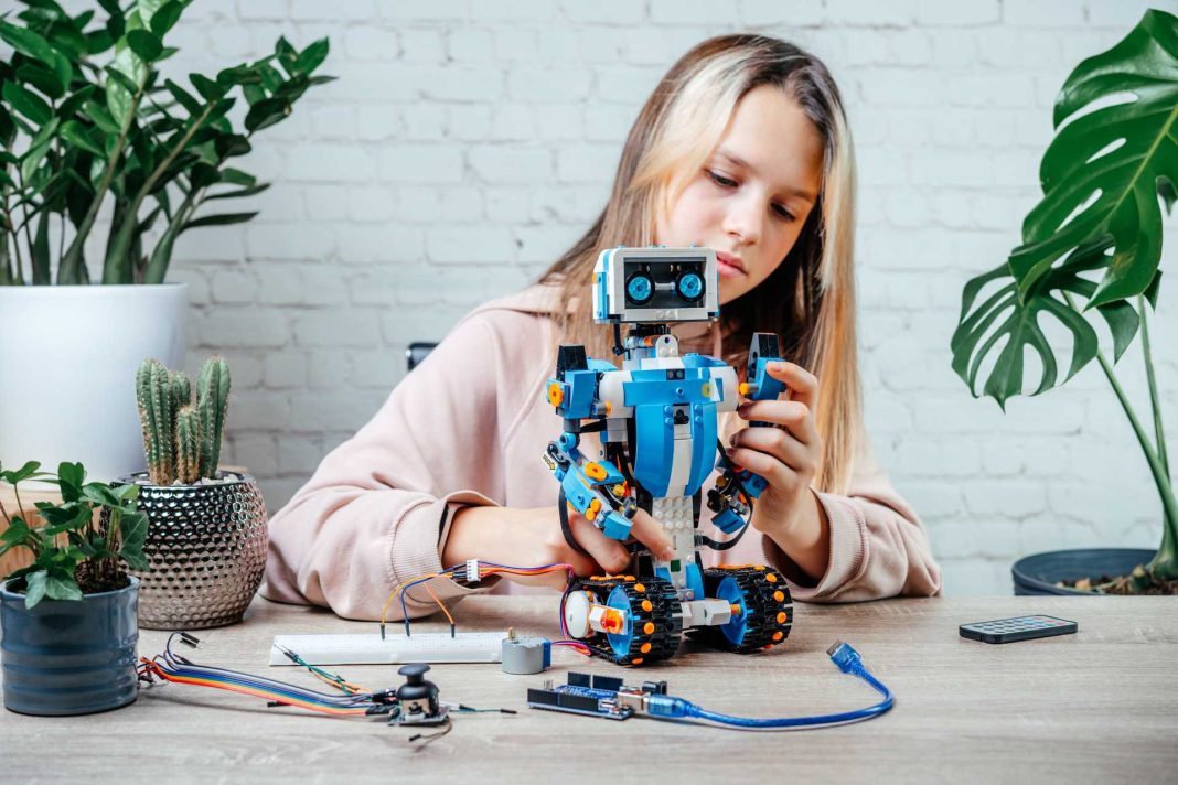 7 Best Personal AI Robot Companions of 2024 - TechGadgets.ai